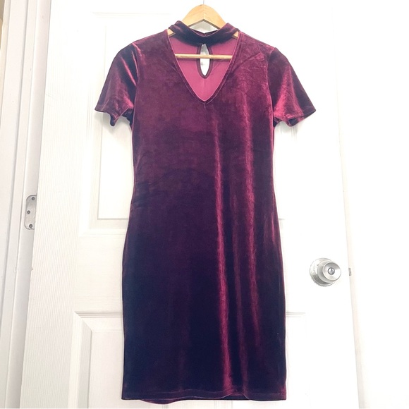 Ambiance | Dresses | Ambiance Burgundy Velvet Bodycon Choker Keyhole ...